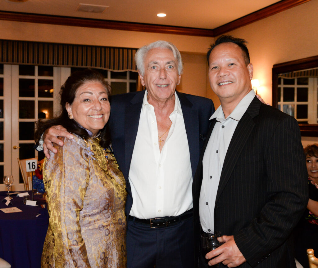 Gloria and r. Julio Raya with Dr. Bryan Chan - Operation Walk